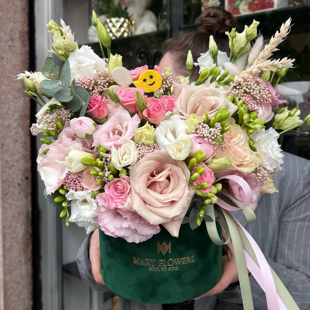 Box Mary Flowers, Flowers Milan, Lombardy, Italy, buy at a price of 70 ...