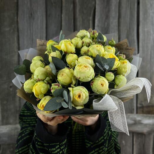 Яркий букет из 9 кустовых пионовидных роз FM026, Цветы и подарки Москва ...