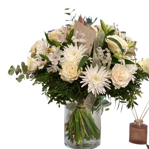 Ramo del florista variado en blancos, Flowers & Gifts Barcelona, buy at ...